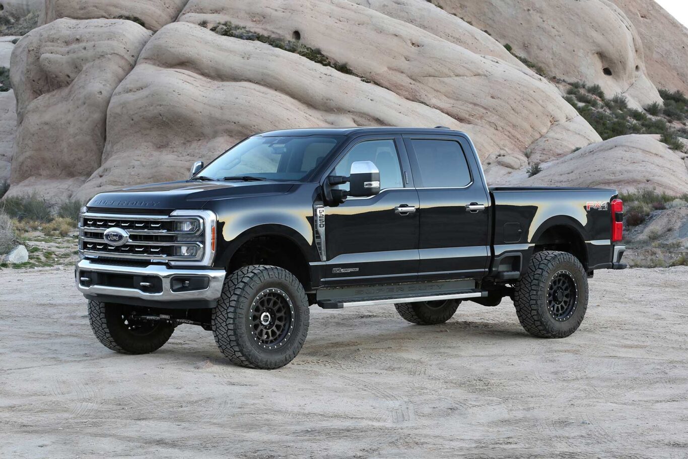 4" Radius Arm Lift Kit - Dirt Logic 2.25 Shocks - K2406DL - Fabtech®